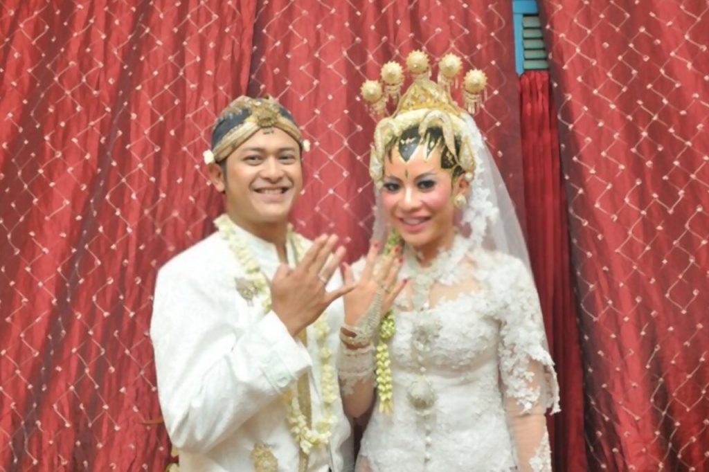 Rangkaian Prosesi Pernikahan Adat Jawa - Weddingku.id